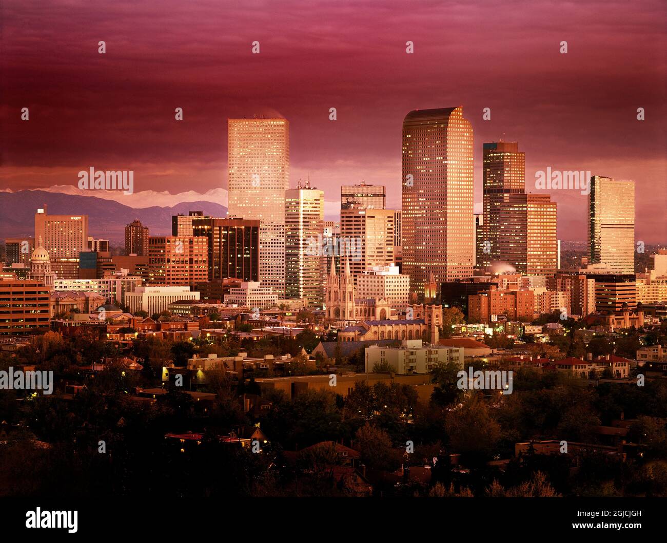 Denver skyline and mountains hi-res stock photography and images - Alamy