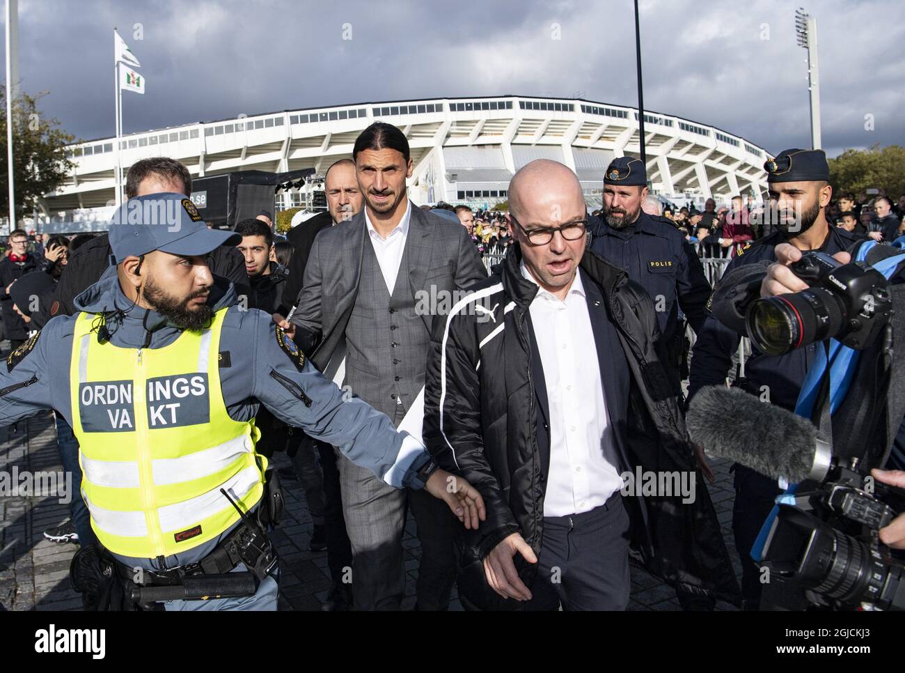 Swedish soccer star Zlatan Ibrahimovic (C) during the unveiling ...