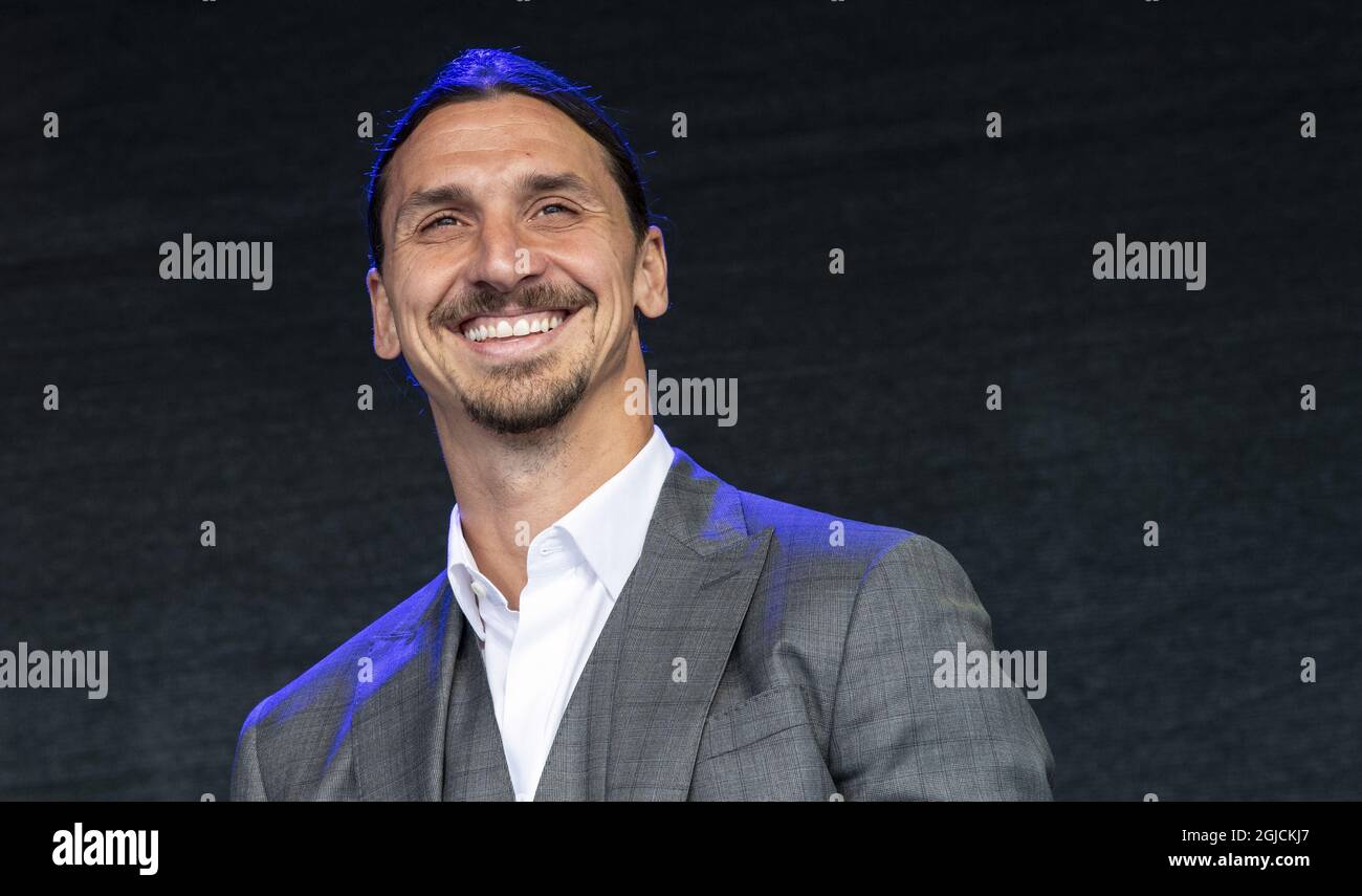 Swedish soccer star Zlatan Ibrahimovic (C) during the unveiling ...