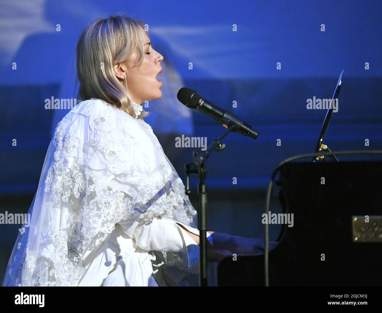 Frida HyvÃ¶nen, Swedish singer-songwriter. Inauguration of the ...