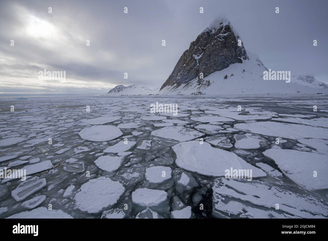 Bellsund fjord hi-res stock photography and images - Alamy