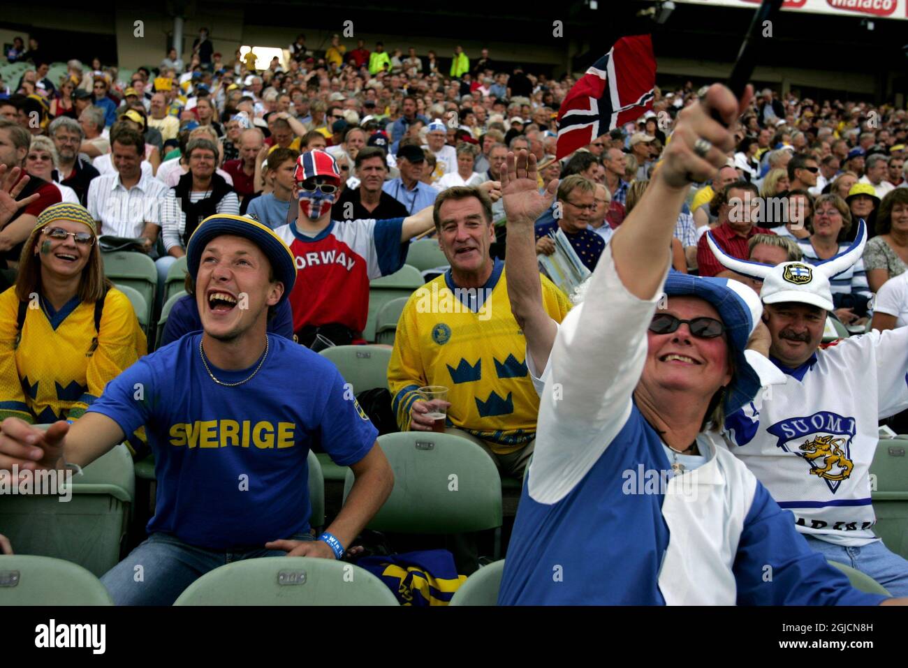 Fans cheer from stands hi-res stock photography and images - Alamy