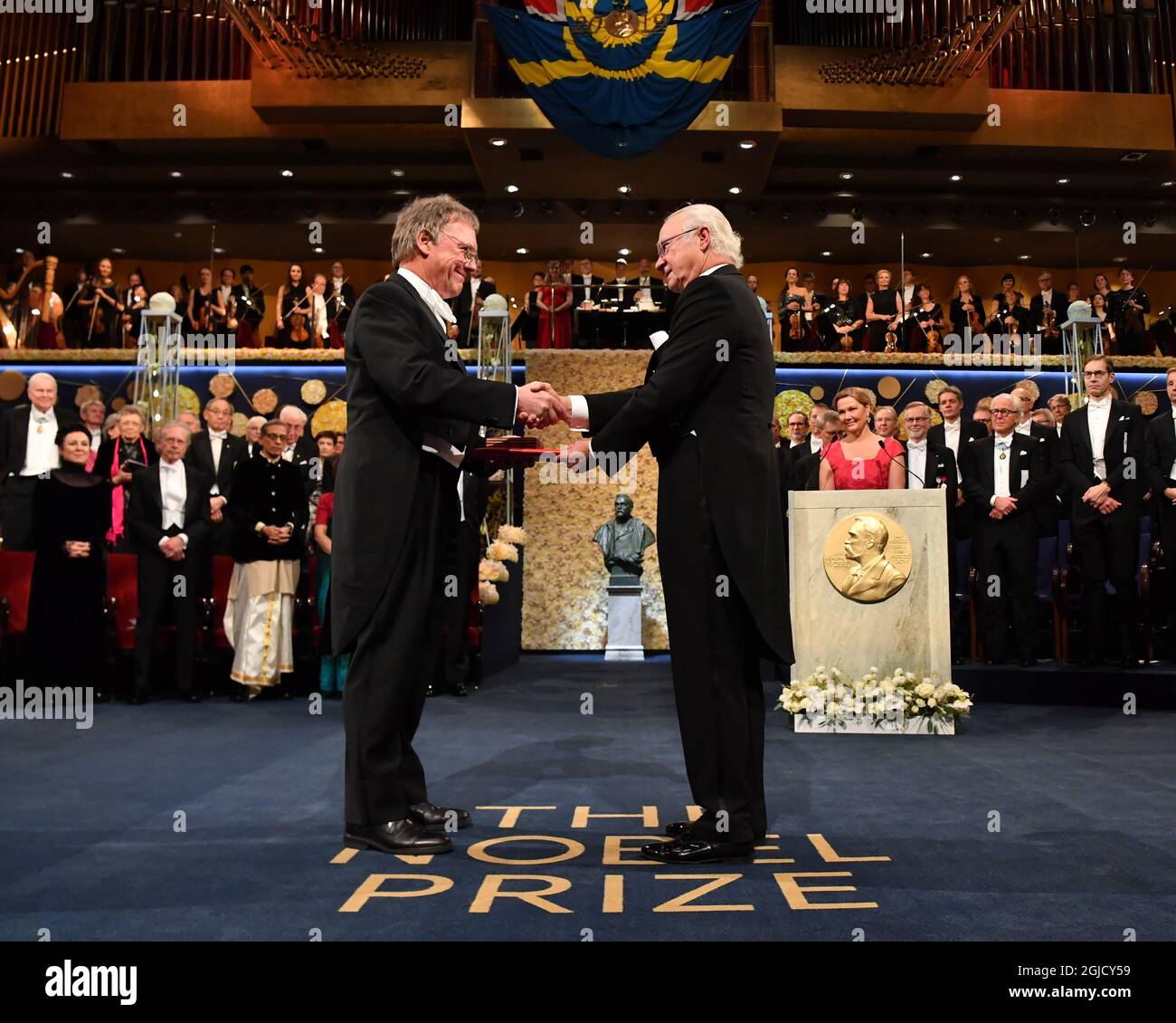 Physiology or Medicine laureate Sir Peter J. Ratcliffe, left, receives ...