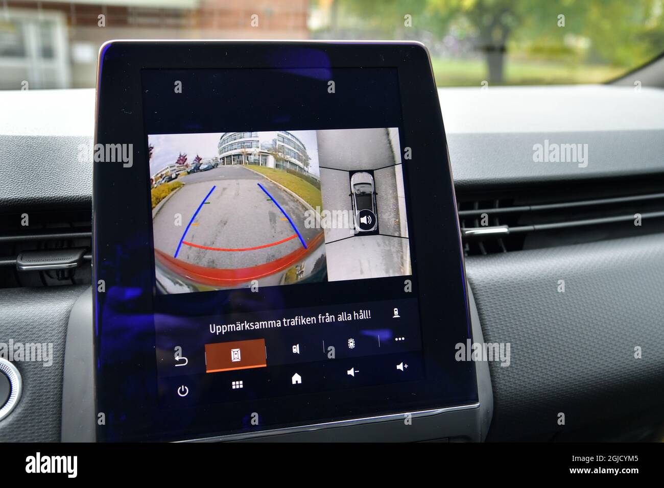 Renault Clio TCe 100 Intens road, street, transport, communication ...