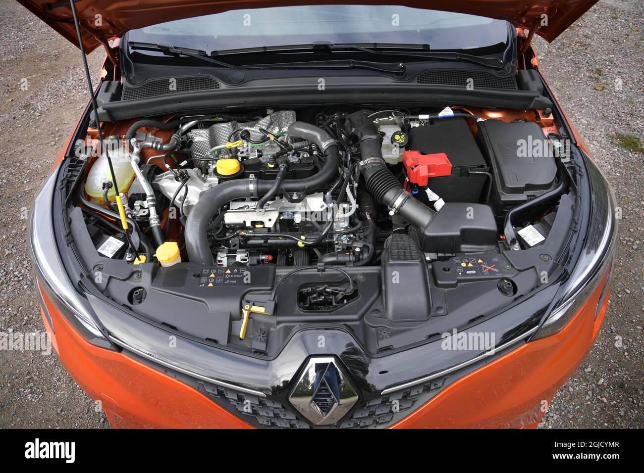 Renault Clio TCe 100 Intens road, street, transport, communication ...