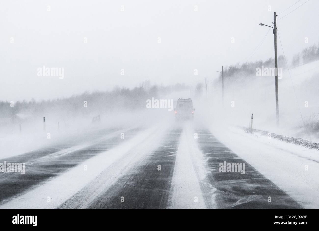 Winter, road, street, snow, ice, traffic , car, driving, hazards ...