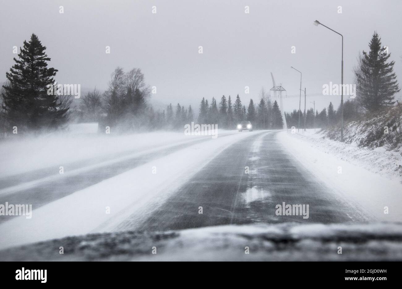 Winter, road, street, snow, ice, traffic , car, driving, hazards ...