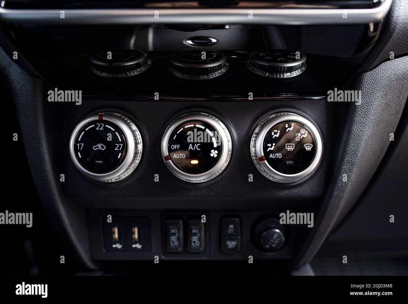 Mitsubishi ASX 2,0 4WD ?road, street, transport, communication, vehicle ...