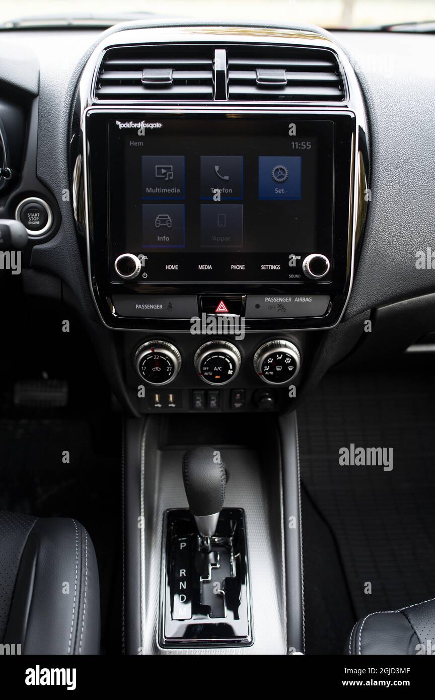 Mitsubishi ASX 2,0 4WD ?road, street, transport, communication, vehicle ...