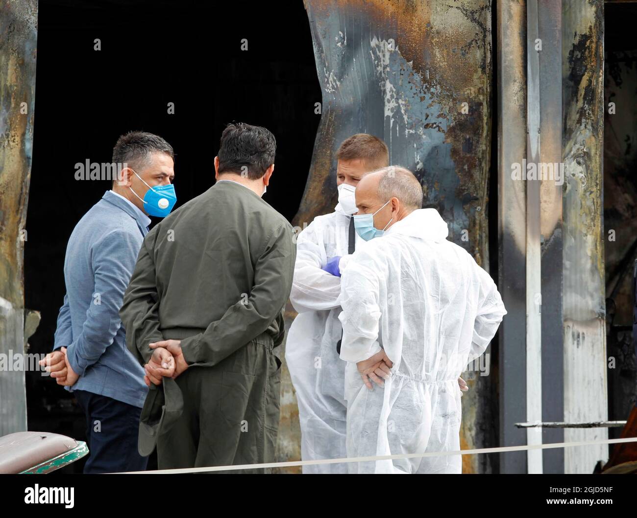 Forensic scientists hi-res stock photography and images - Alamy