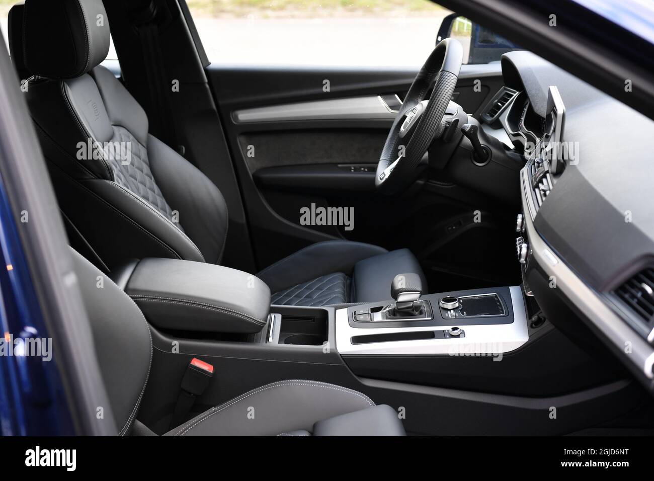 Audi Q5 55 TFSI-E, road, street, transport, communication, vehicle ...