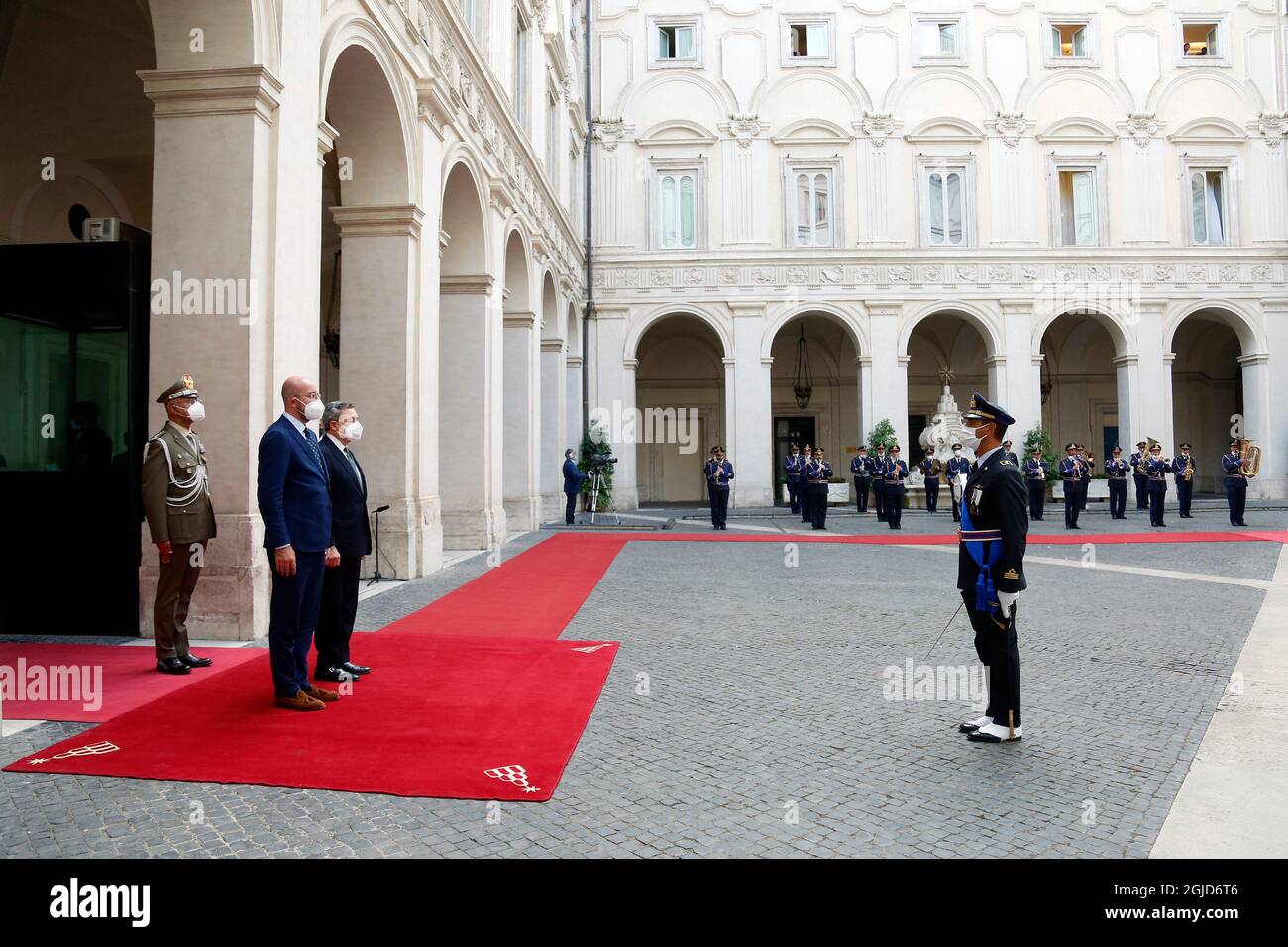 The Italian premier Mario Draghi and the President of the European ...