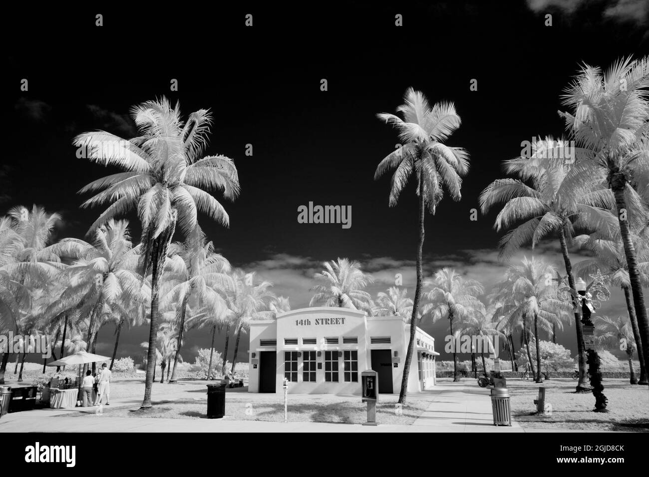 Miami beach, south beach, ocean drive Black and White Stock Photos ...