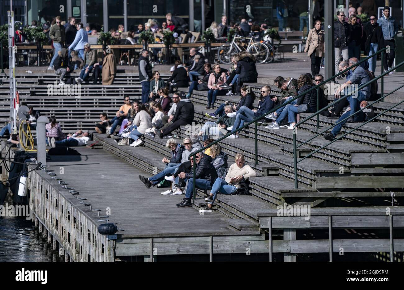 Swedes enjoying the sunshine and warm weather at the Western Harbour in ...