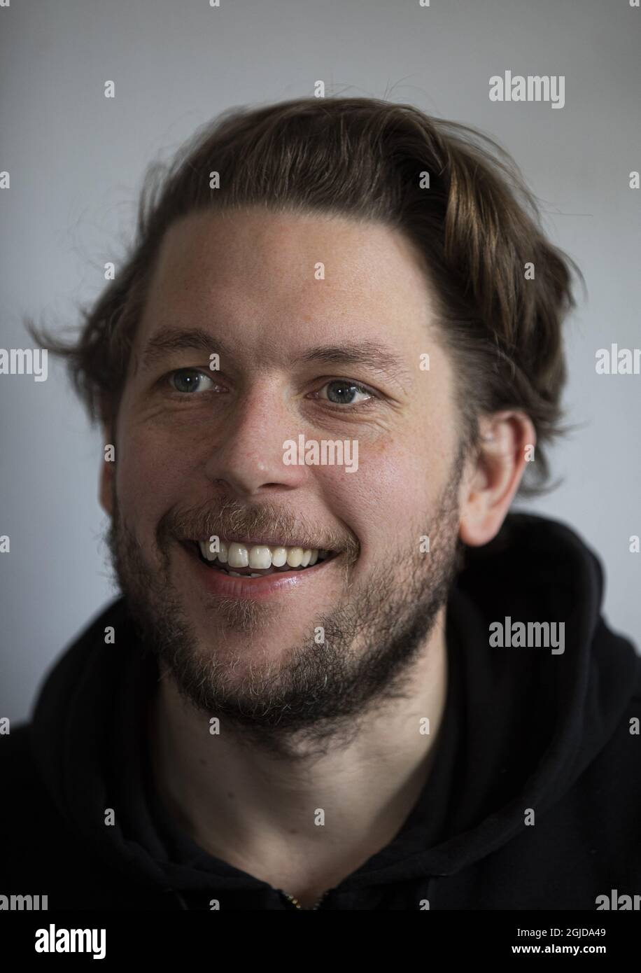 Swedish Artist Simon Stalenhag's specialising in futuristic digital ...