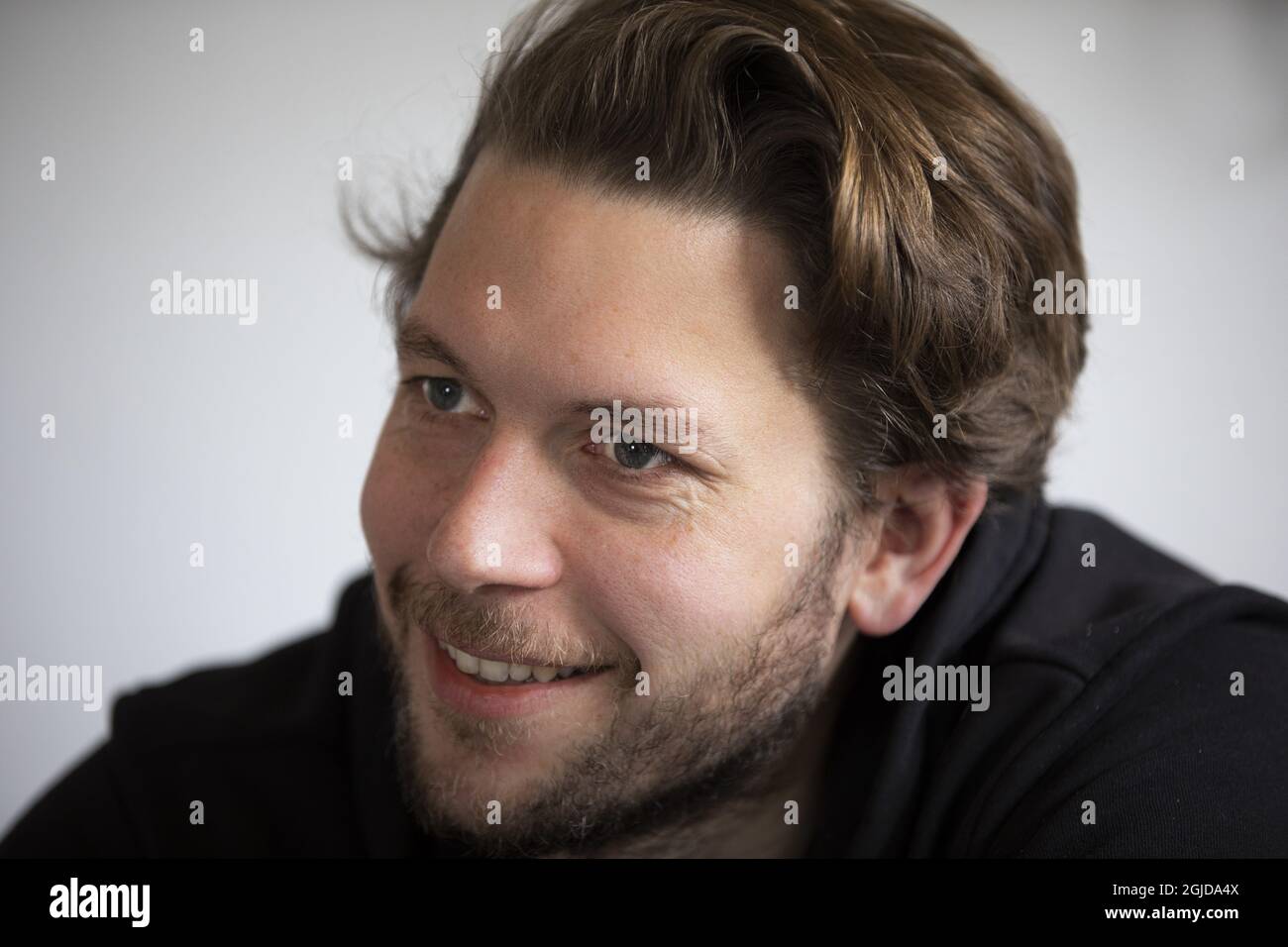 Swedish Artist Simon Stalenhag's specialising in futuristic digital ...