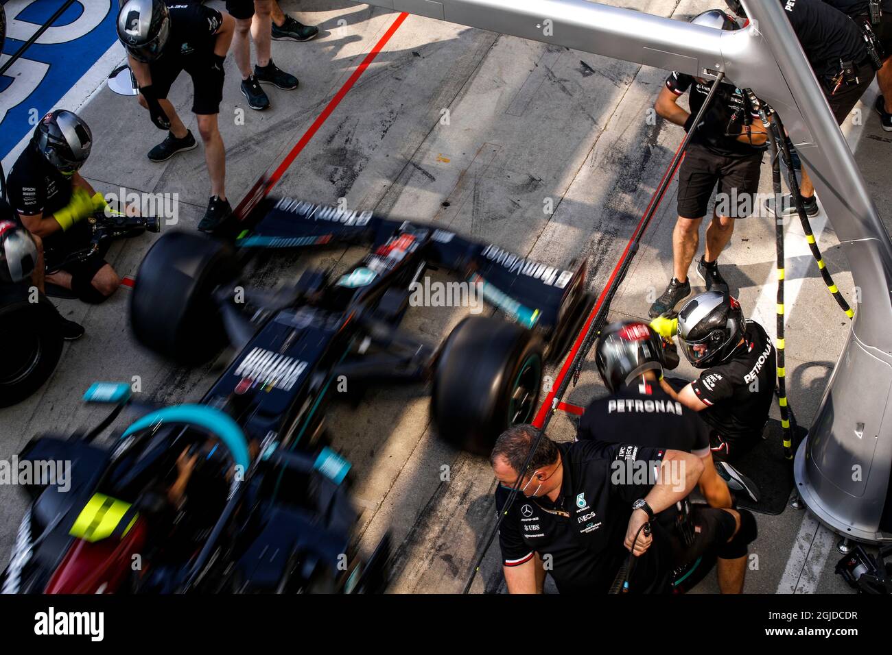 Mercedes f1 pit stop 2021 hi-res stock photography and images - Alamy