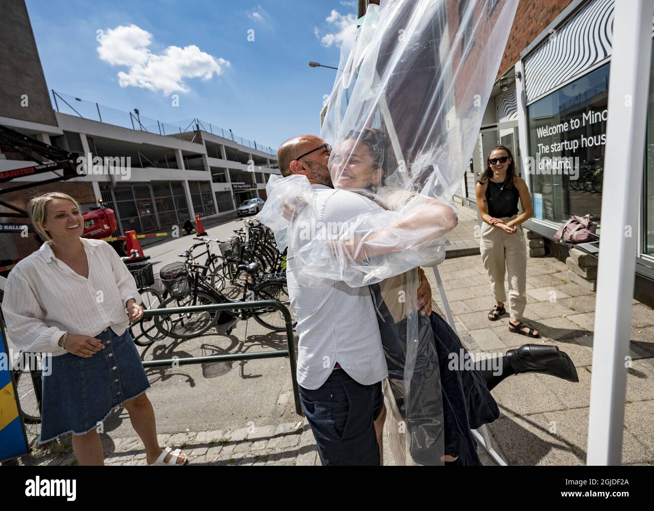 Lizen Johansson has created a hugging station for corona safe hugs at ...