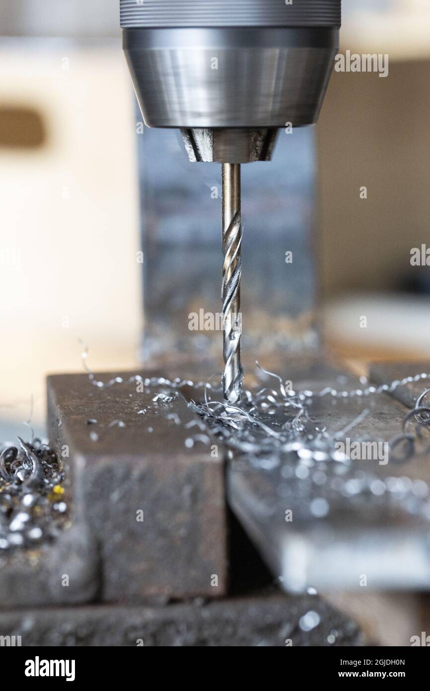 Man working a pillar drill in a workshop Photo: Fotograferna Holmberg ...