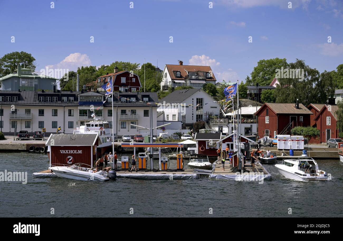 Boats at petrol station in Vaxholm in Stockholm's archipelago. Photo Janerik Henriksson / TT ...
