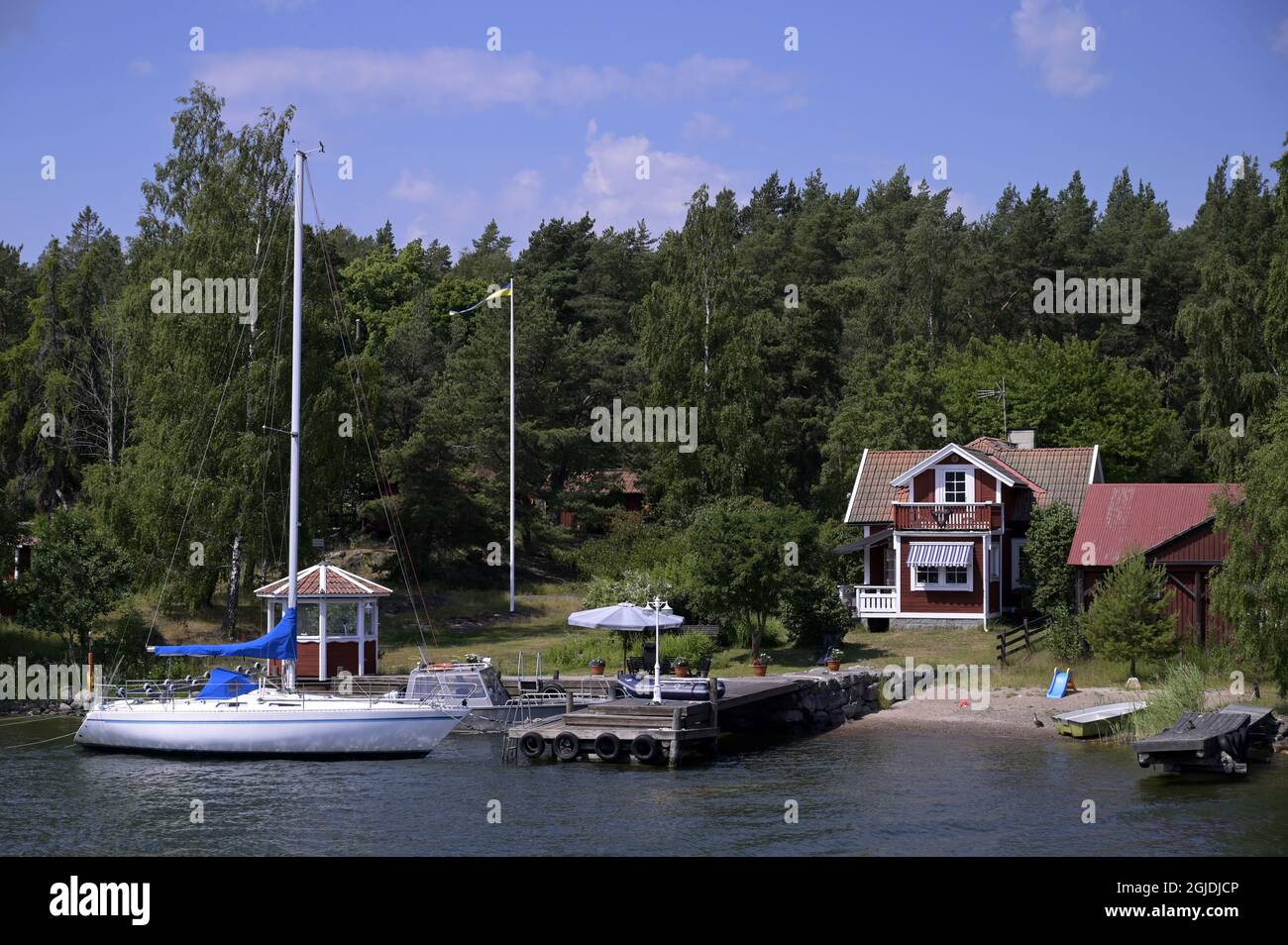 A sailboat and a house on an island in Stockholm archipelago. Photo Janerik Henriksson / TT code ...