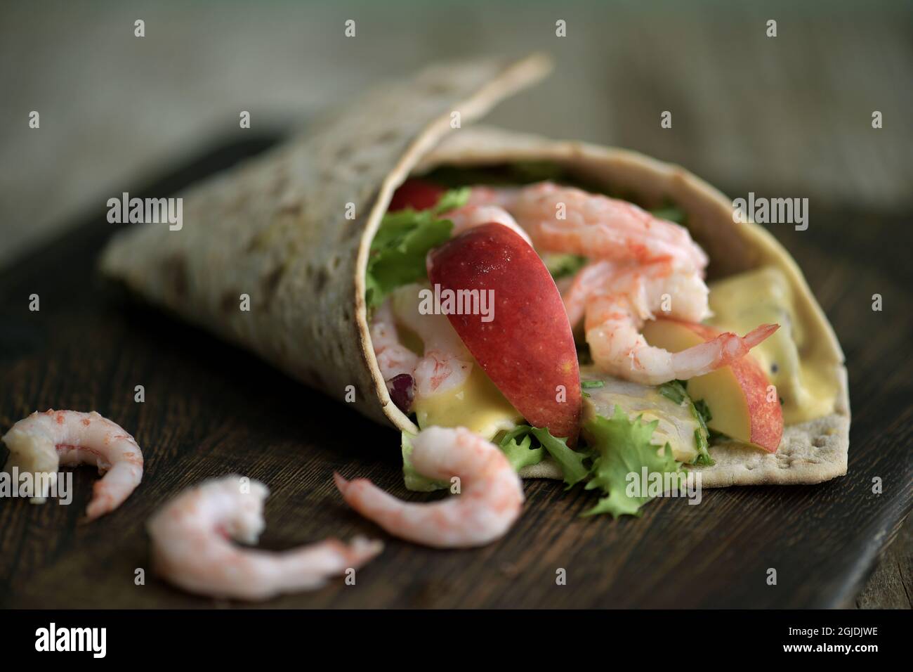 A wrap with shrimp, apple, herring and curry sauce Photo: Janerik ...
