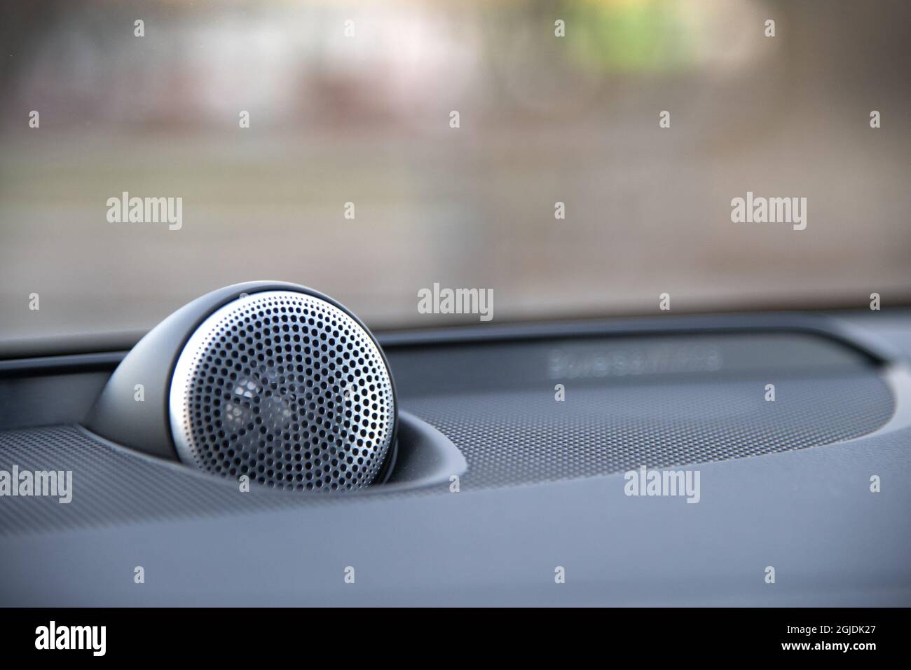 Volvo V60 T8 Twin Engine. Bowers & Wilkins sound system Photo: Anders ...