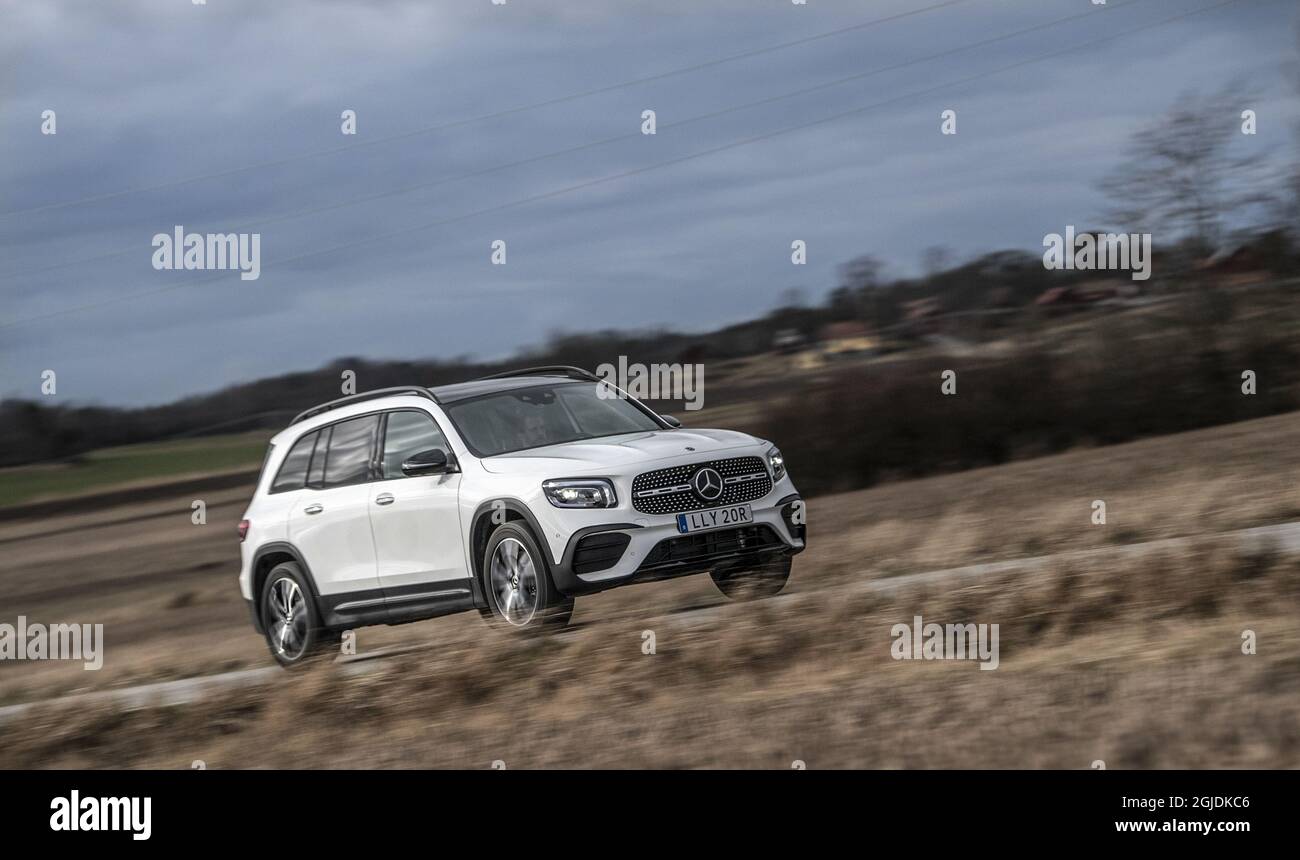 Mercedes-Benz GLB 250 4-Matic - car driving on a road. Photo: Anders ...