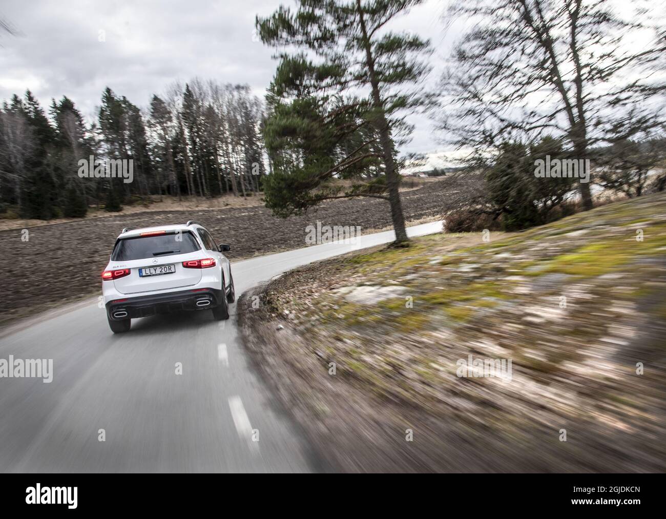 Mercedes-Benz GLB 250 4-Matic - car driving on a road. Photo: Anders ...