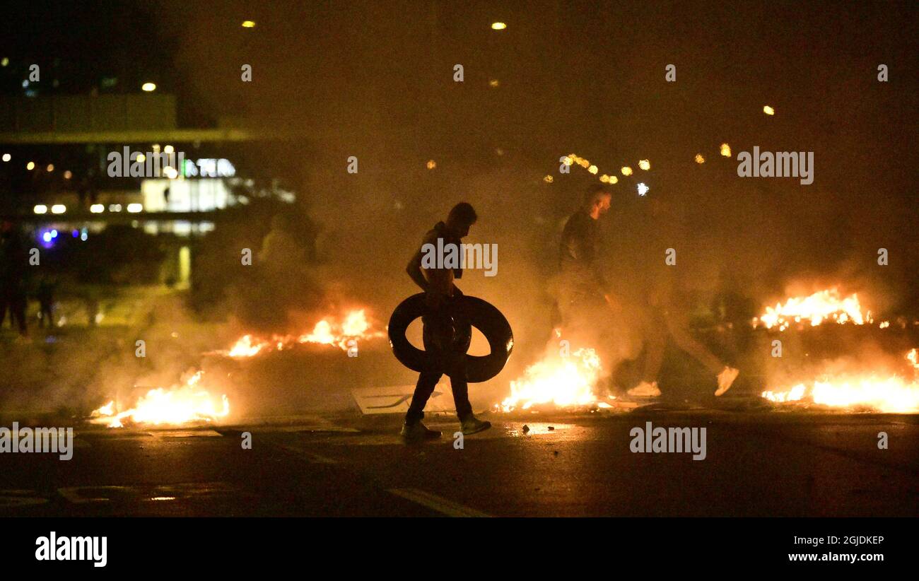 Demonstrators burn tyres as protesters riot in the Rosengard ...