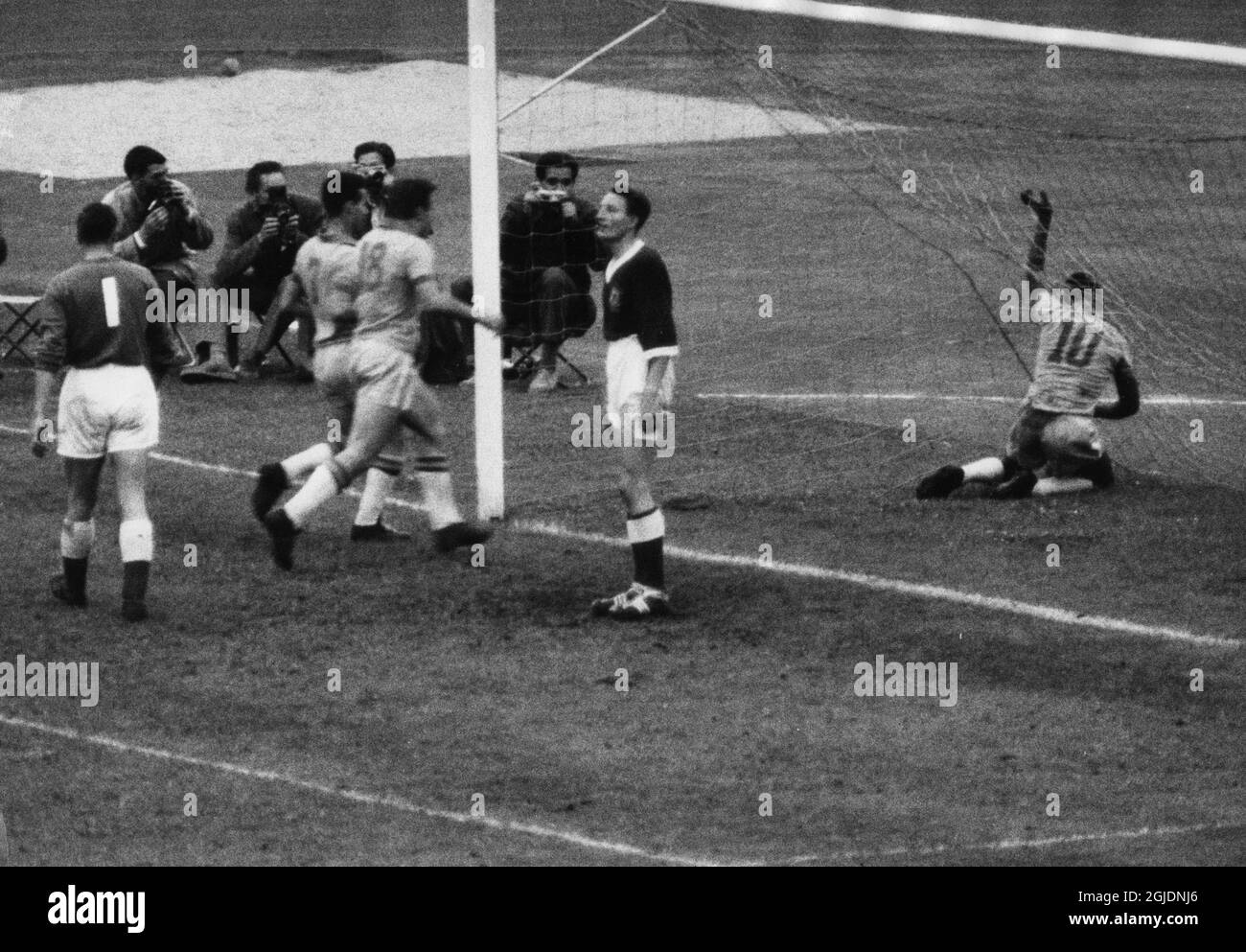 Wales world cup 1958 hi-res stock photography and images - Alamy
