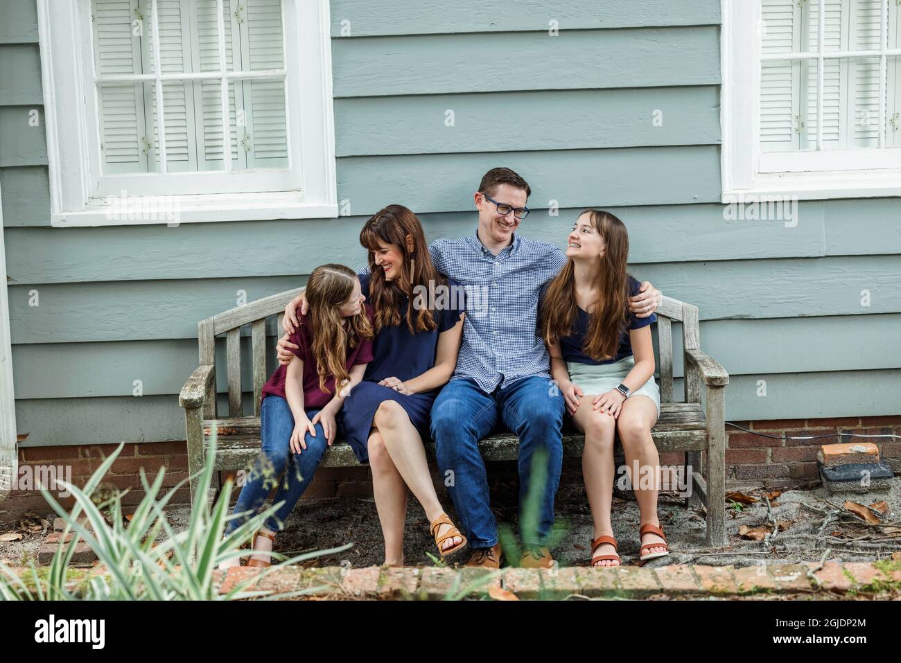 Two parent family hi-res stock photography and images - Alamy