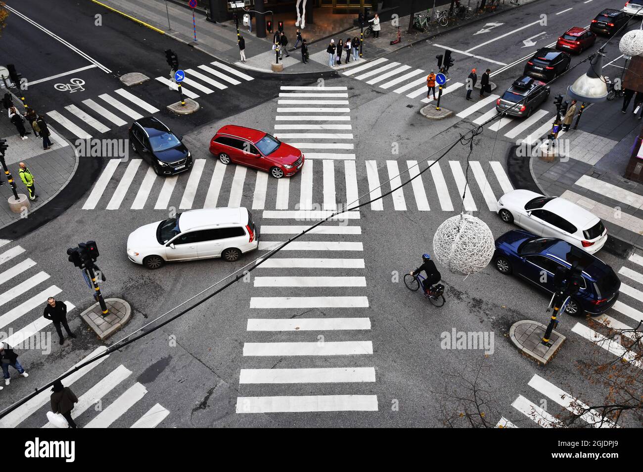 A diagonal pedestrian crossing at Master Samuelsgatan and ...