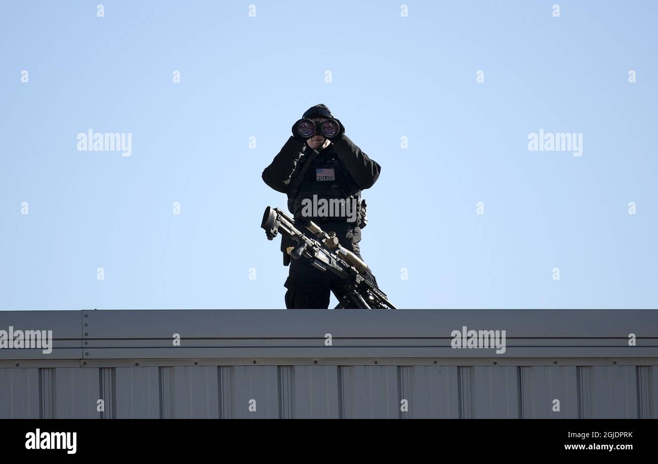 Donald trump security roof hi-res stock photography and images - Alamy