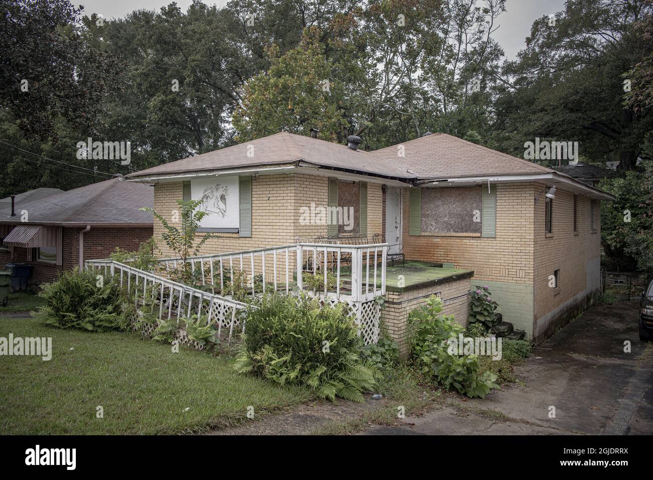 Poor neighbourhood neighbourhoods hi-res stock photography and images ...