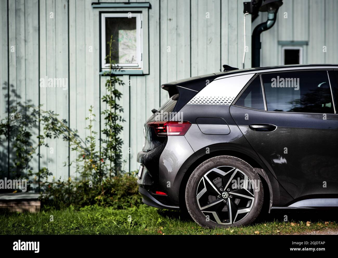 Volkswagen ID.3 Life (1st edition). Car parked outside a house Photo ...