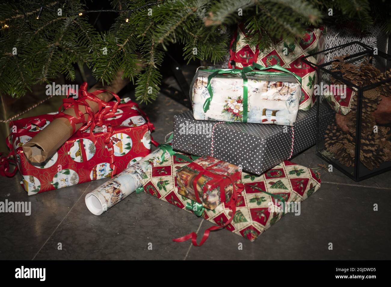 Wrapped Christmas presents under a Christmas tree. Photo: Fredrik ...