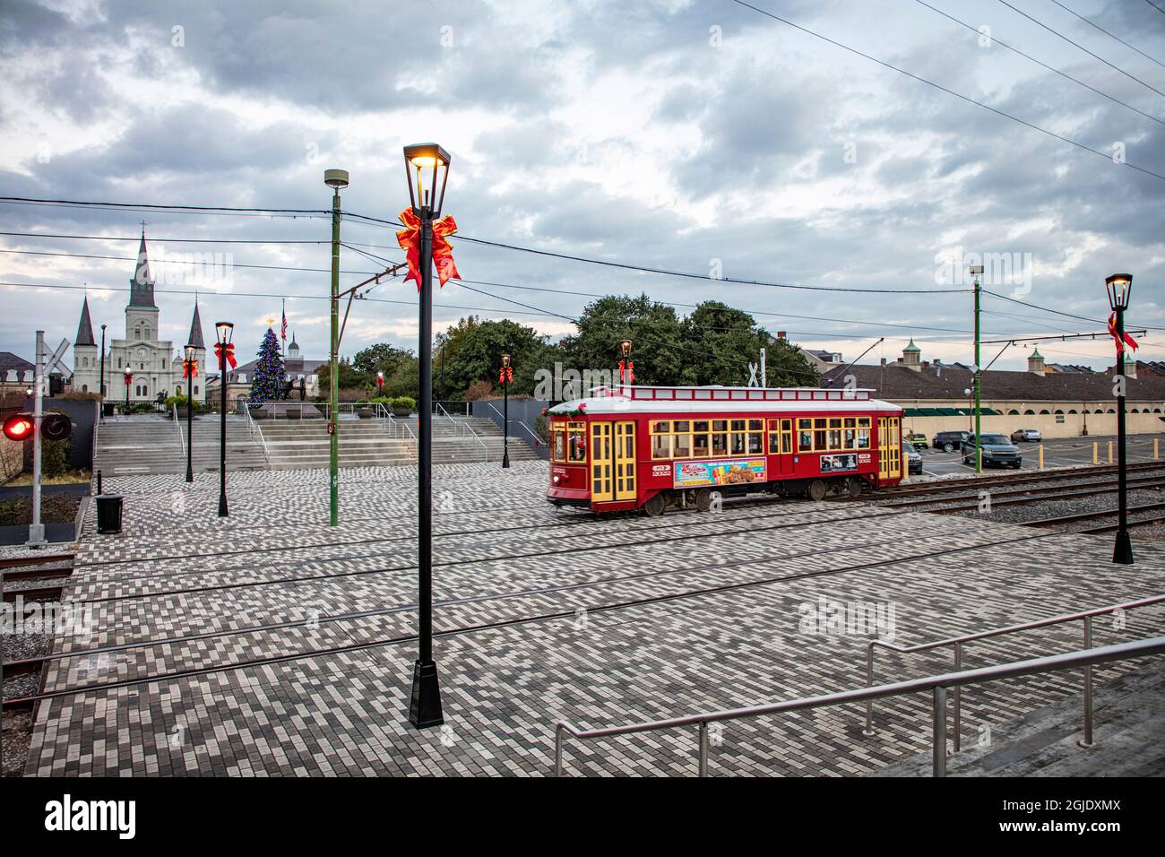 New orleans streetcar, front hi-res stock photography and images - Alamy