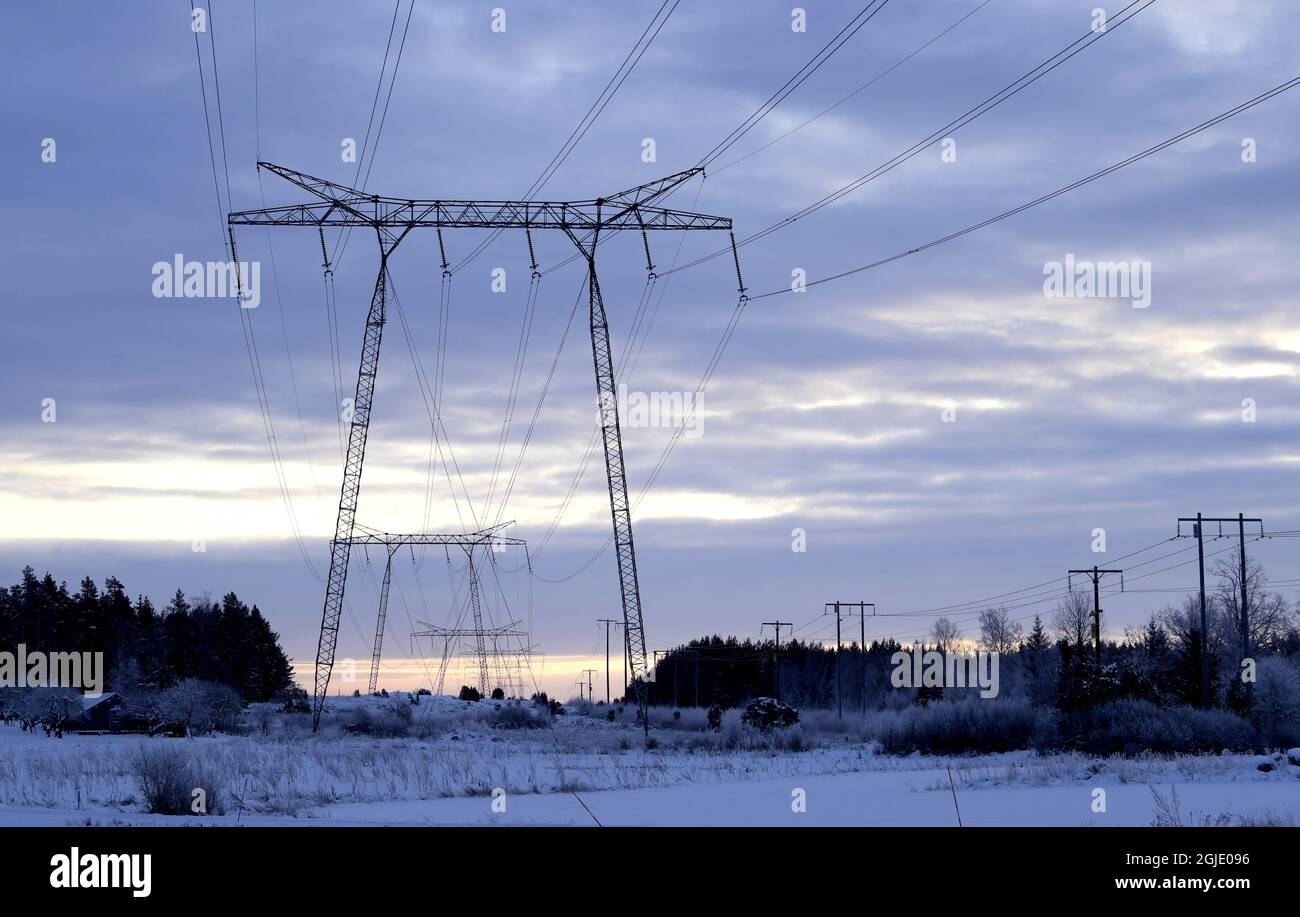 Overhead power lines in rural area hi-res stock photography and images ...