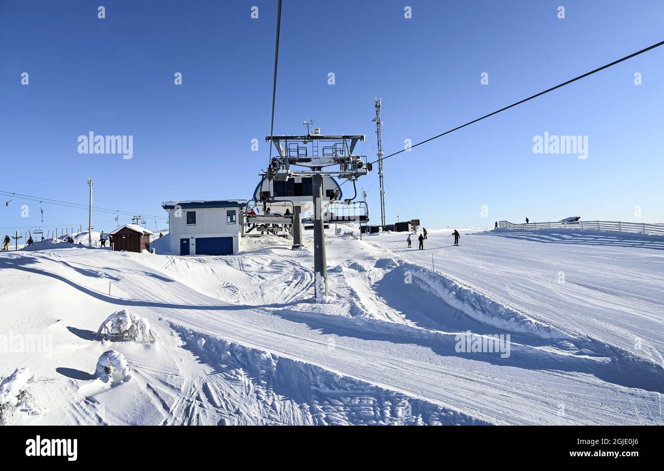 People skiing in Idre, Sweden. Photo Anders Wiklund / TT code 10040 ...