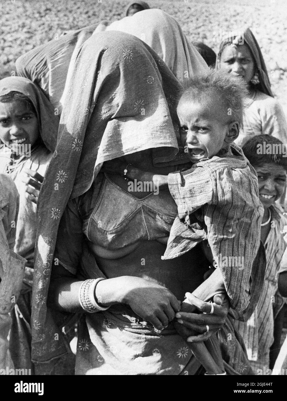 1966-05-08 Famine in India. A woman is carrying her crying and starving ...
