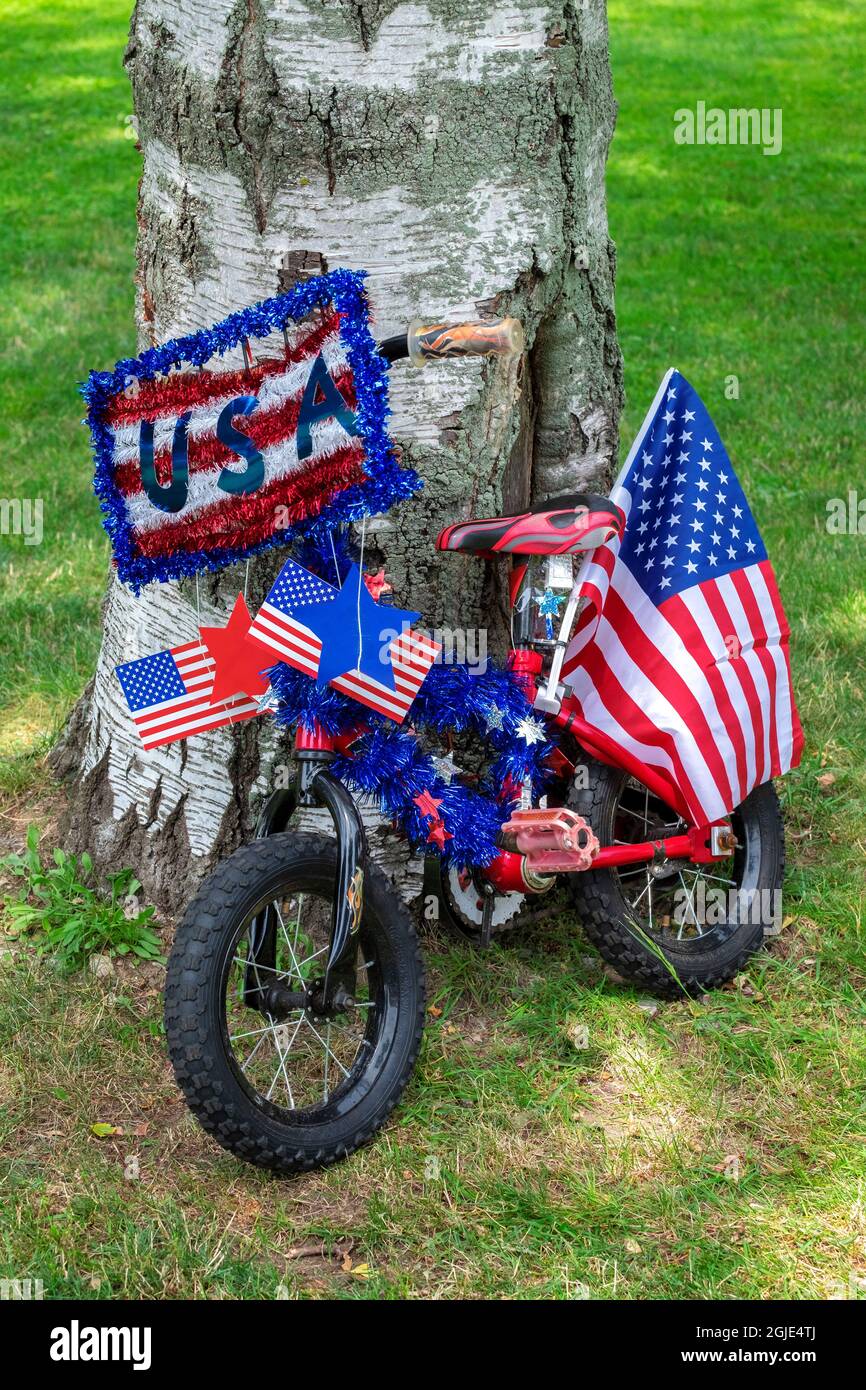 Bicycle july 4th hi-res stock photography and images - Alamy