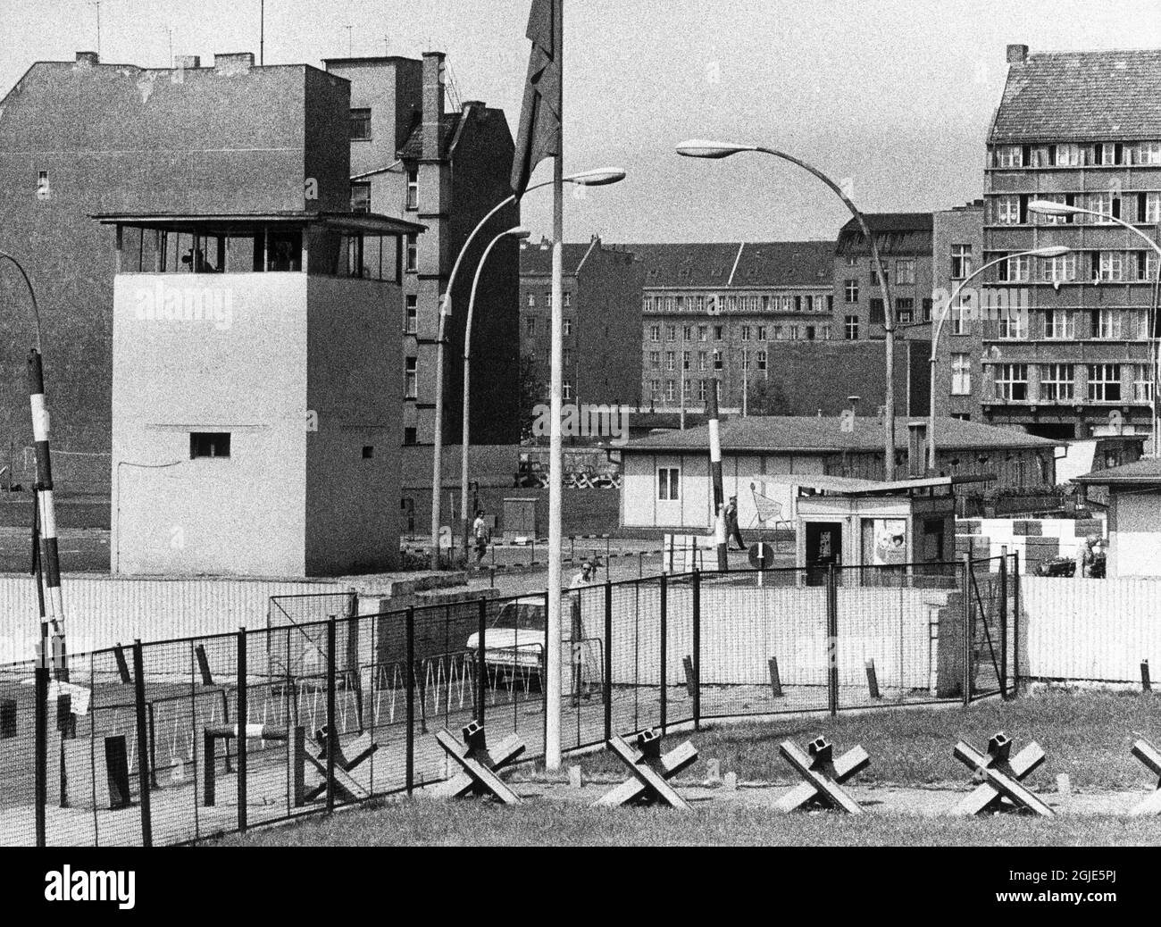 Berlin 1973-08-06 West Berlin / East Berlin. Checkpoint Charlie, border ...