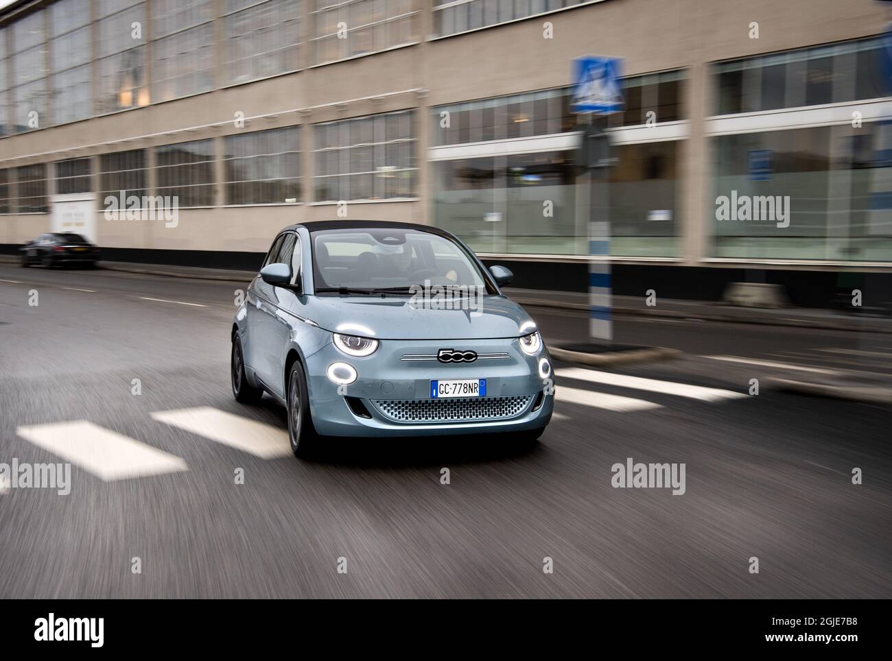 Fiat 500e. A car driving on the road Photo: Pontus Lundahl / TT ...