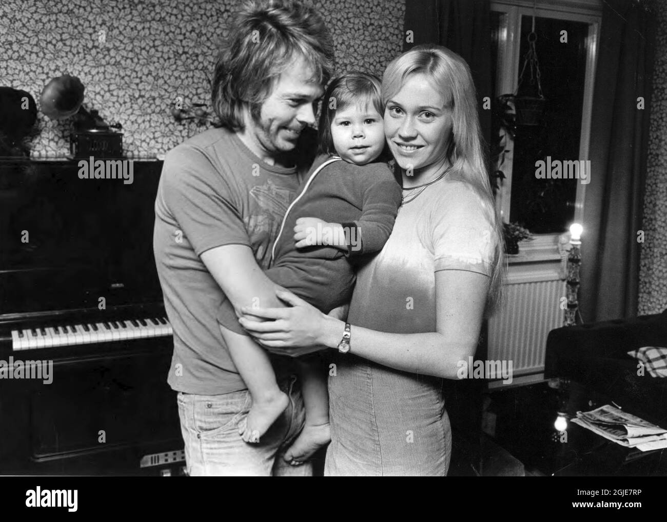 Bjorn Ulvaeus and Agnetha Faltskog at home with their daughter Linda in ...
