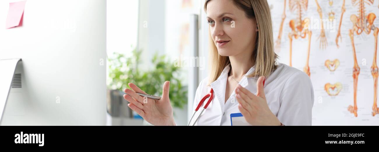 Doctor assistant training hi-res stock photography and images - Alamy