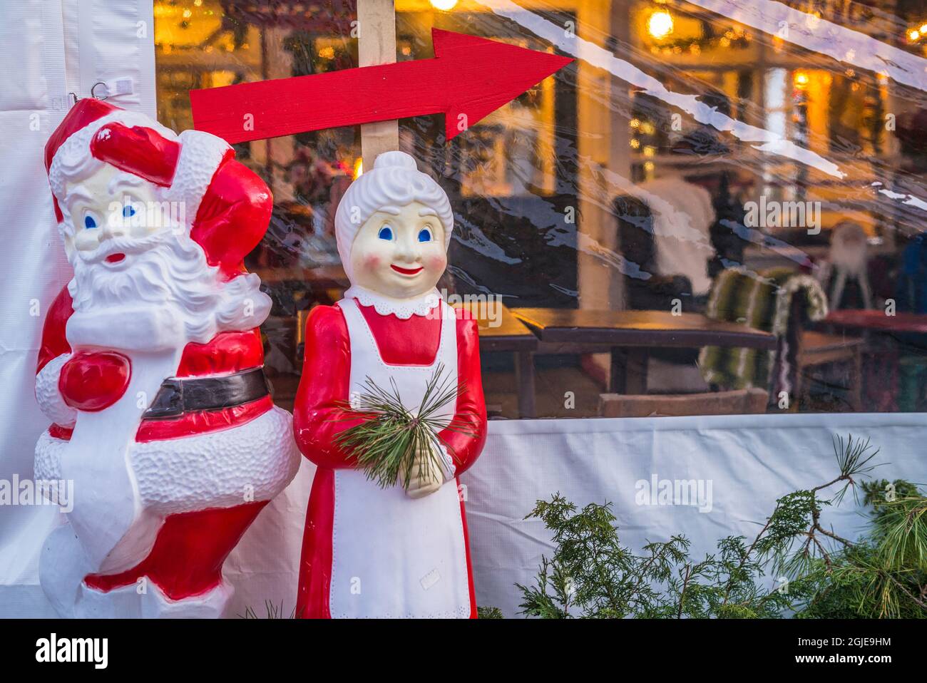 USA, Massachusetts, Cape Cod, Provincetown. Santa Claus and Mrs. Claus ...