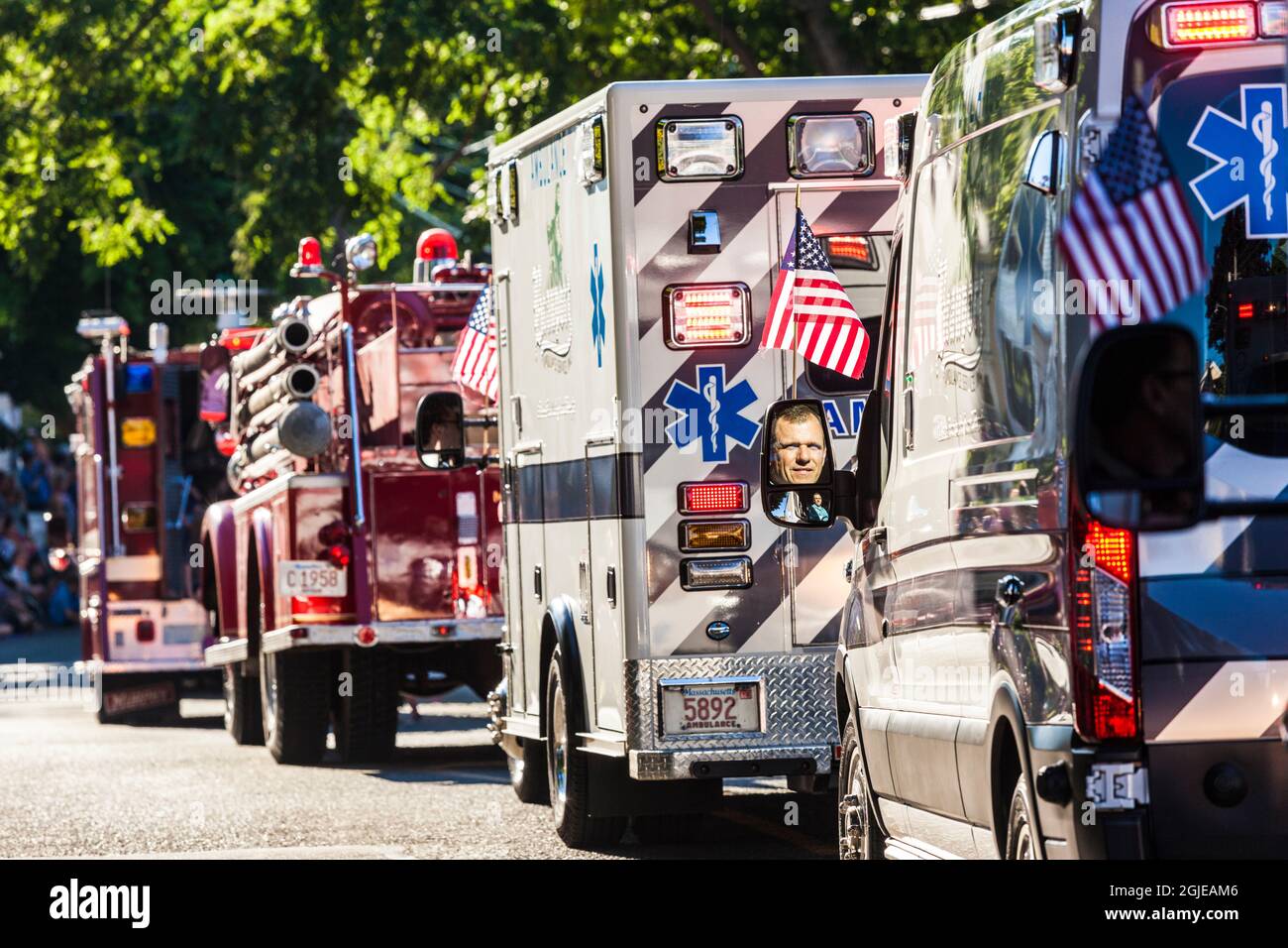 Fourth july parade ambulance hi-res stock photography and images - Alamy