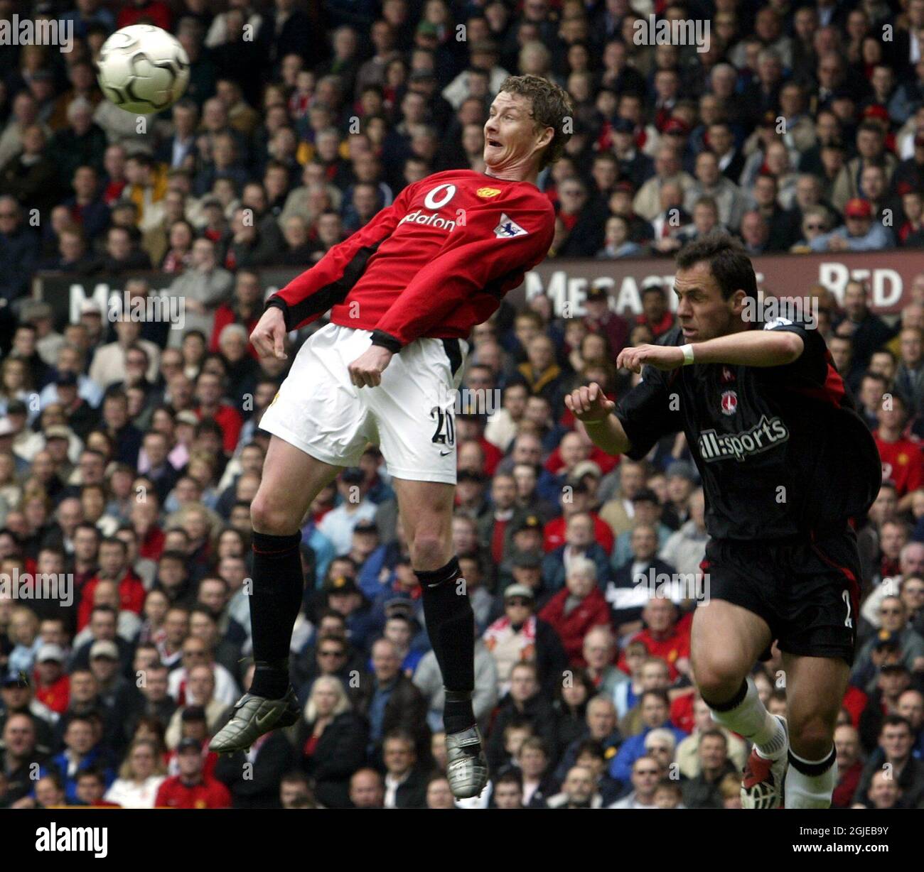 Action utd header football hi-res stock photography and images - Alamy