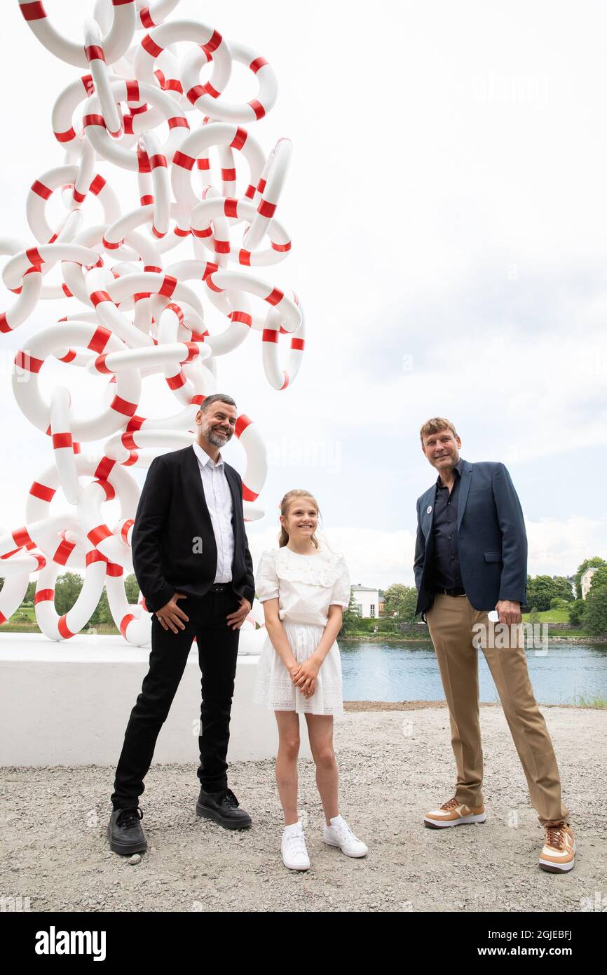 The Crown Princess family meets the Danish-Norwegian artist duo Michael ...